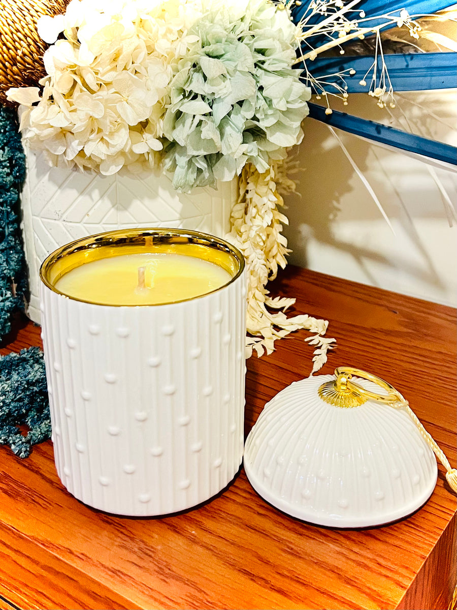 Stunning white and gold embossed candle Large – Candela Candles